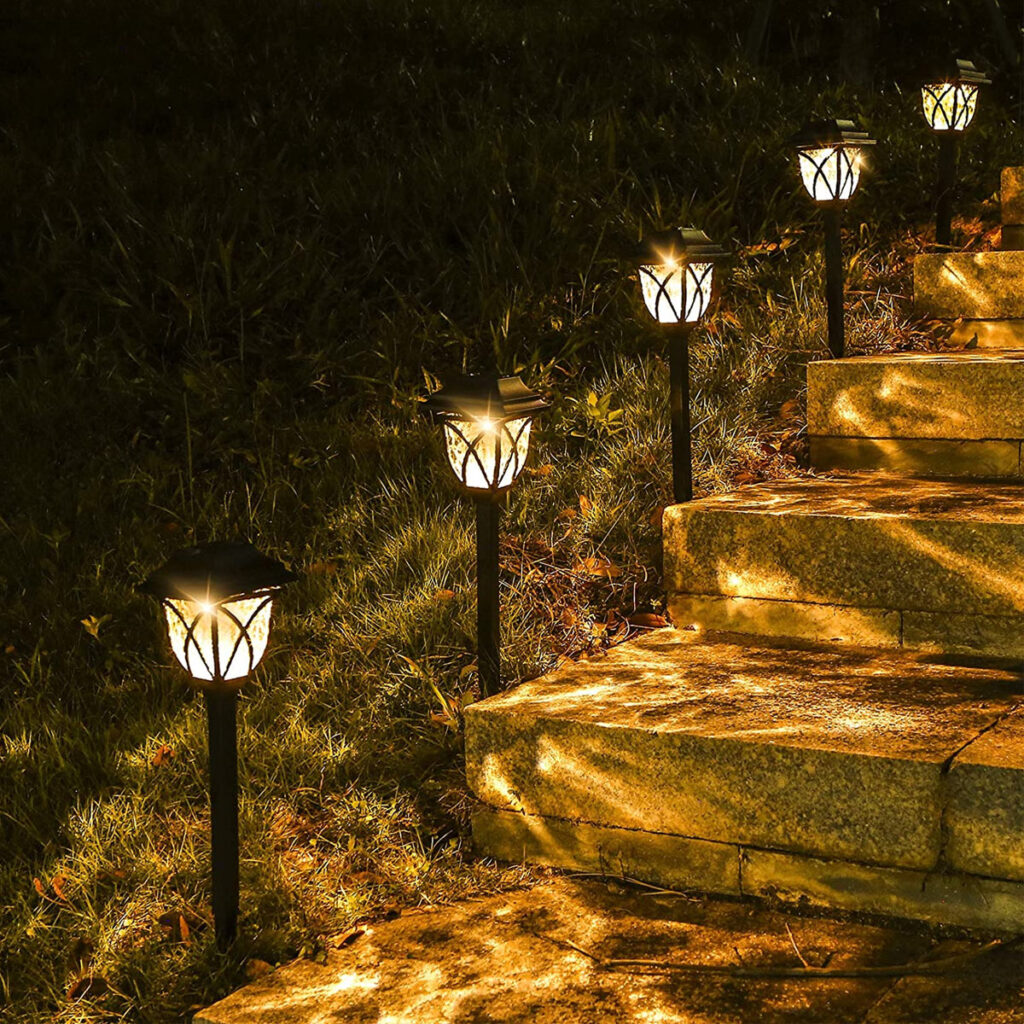 Lampade da giardino: 8 idee originali per illuminare l'esterno