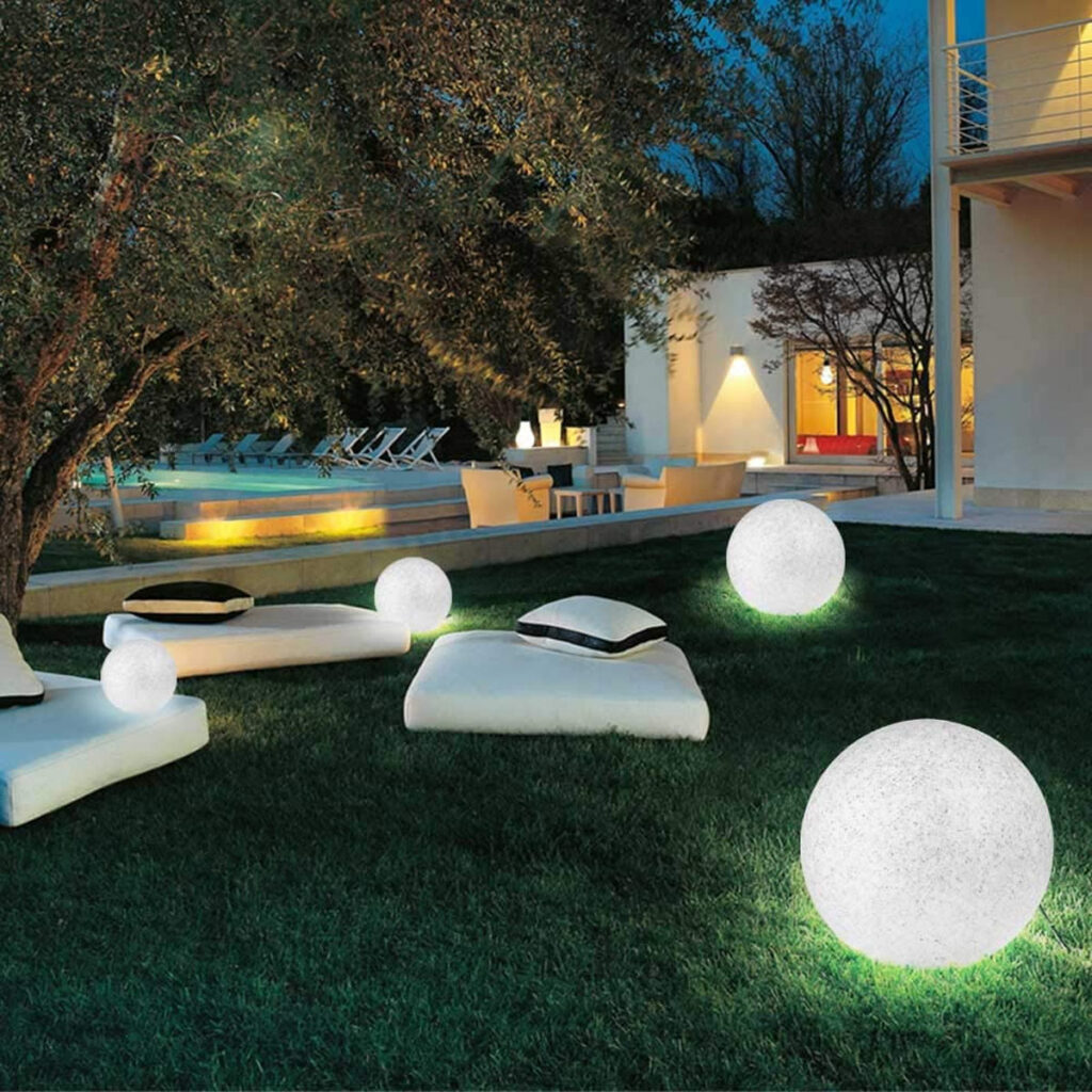 Lampade da giardino: 8 idee originali per illuminare l'esterno Lampade da giardino: 8 idee originali per illuminare l'esterno