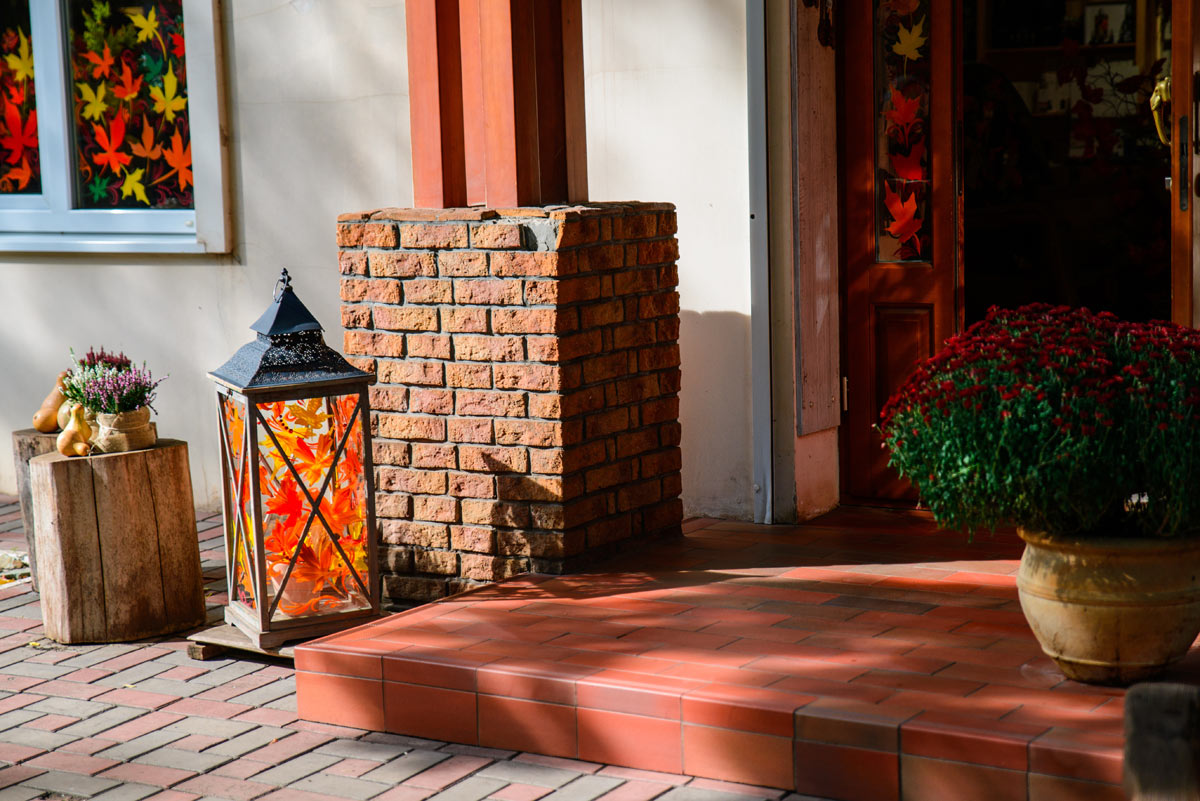 Decorare il portico in stile rustico: 9 bellissime idee fai da te